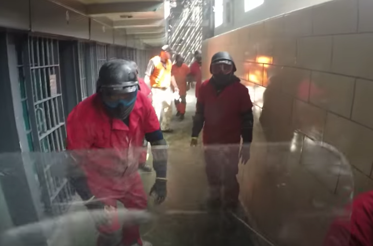 Video-Player | Mock Prison Riot | Mock Prison Riot